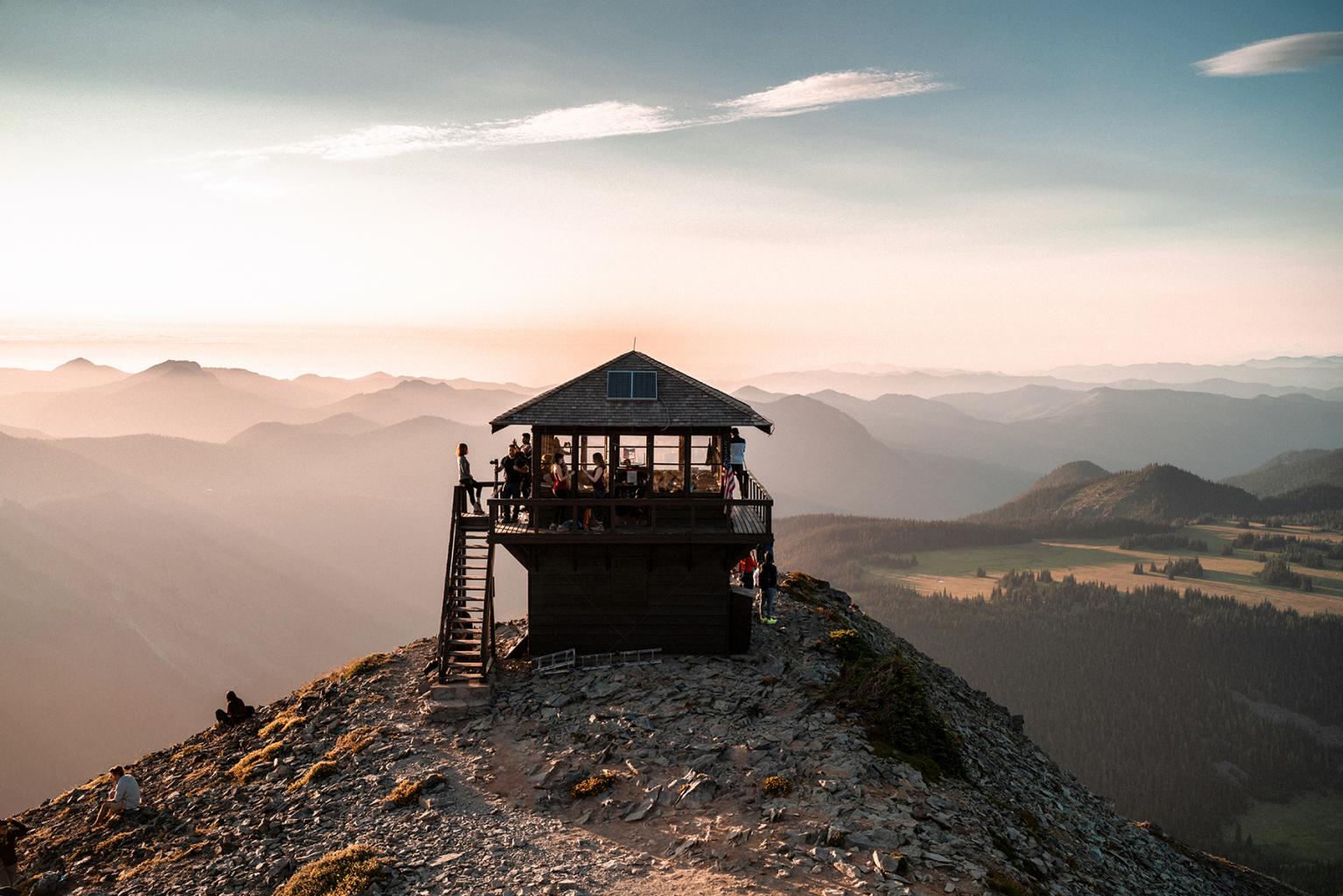 Hiking Mount Fremont Lookout in Mount Rainier National Park • Young ...